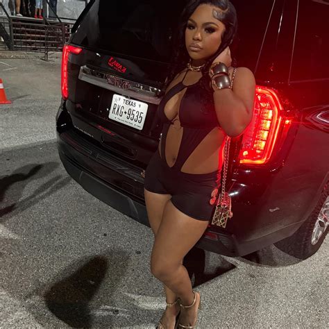 Denae Davis Profiles