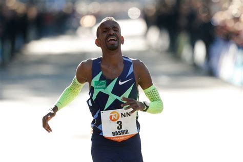 Bashir Abdi Strandt Op Zucht Van Nieuw Europees Record Maar Wint Wel Voor Tweede Keer Marathon