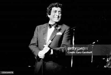 Tony Bennett Photos And Premium High Res Pictures Getty Images