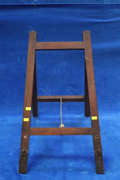 Lot Timber Easel