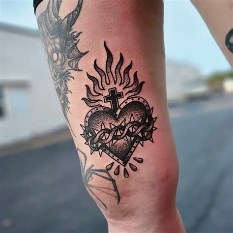 30 Best Sacred Heart Tattoo Ideas You Should Check