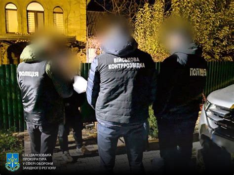 На Хмельниччині на вимаганні хабаря у 2 000 доларів викрили