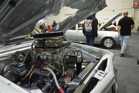 후드가 열린 자동차 사진 Unsplash의 무료 오스트레일리아 이미지