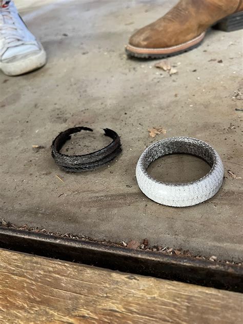 Exhaust donut gasket installed correctly? : r/MechanicAdvice