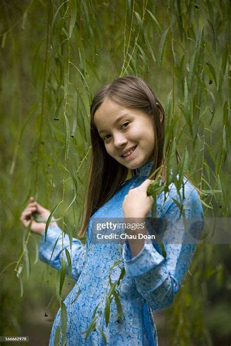 A Vietnamese American Girl In Traditional Attire News Photo Getty Images