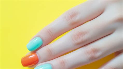 How To Get Nail Glue Off Your Nails Ways To Remove Nail Glue From Nails Luxe Luminous