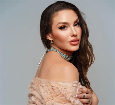 Izzy Green Bio Age Career Net Worth Height Education
