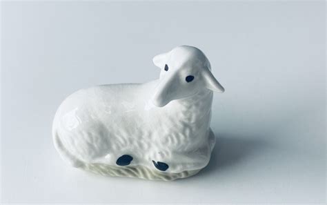 Винтажная мини статуэтка Барашек Овечка Фарфор ЛФЗ СССР 1960 е купить по выгодной