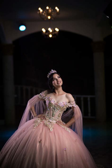 Vestido de 15 años color rosa nude en manga caida Mechita Collection