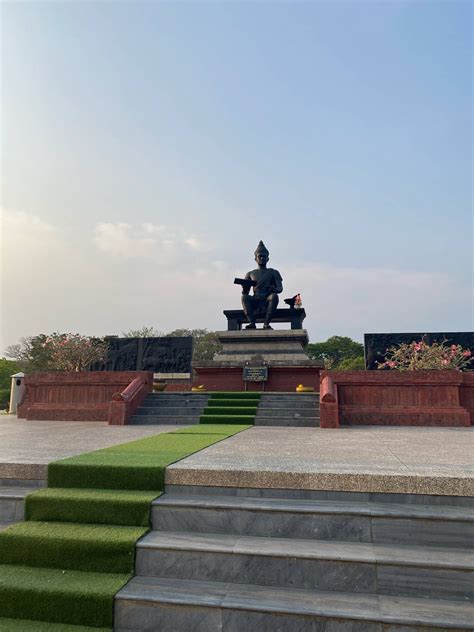 รูป อนุสาวรีย์พ่อขุนรามคำแหงมหาราช