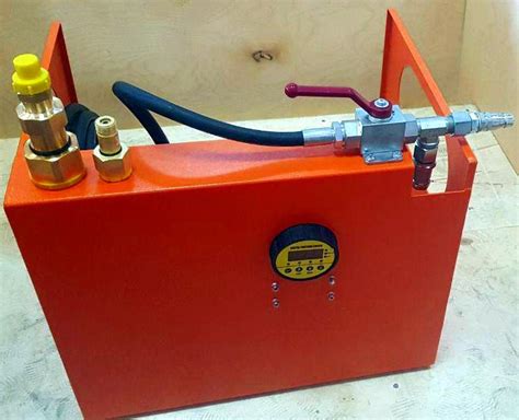 ЛН 166Ц Переносной вакуумный насос с цифровым вакуумметром для откачивания воздуха