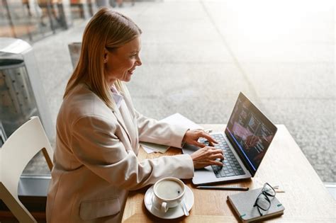 Premium Photo Woman Freelance Programer Working On Laptop While