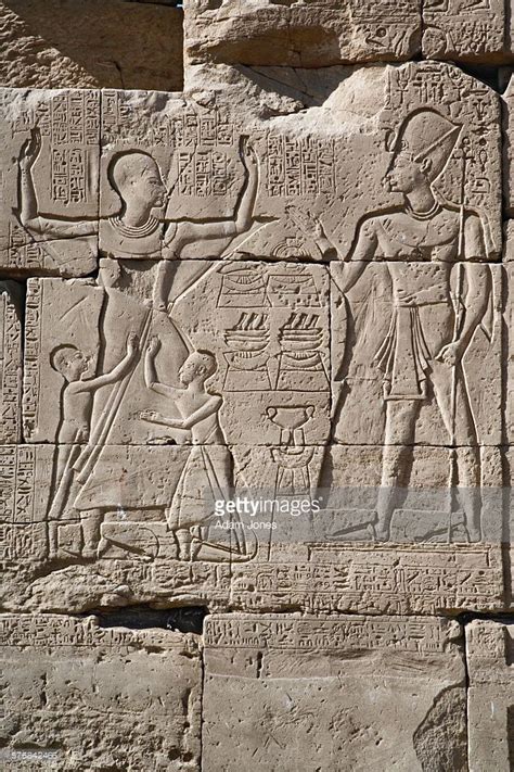 23 Giants Hieroglyphics Ideas Ancient Egypt Ancient Egyptian