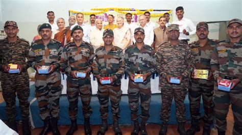 Pune News 7000 Sweet Boxes Sent To Soldiers Posted In Remote Border