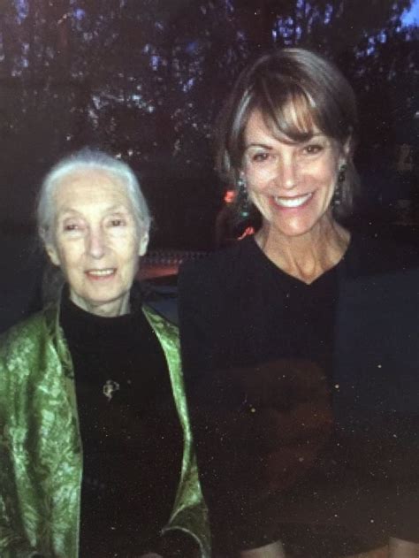Pin By Vicky On Its Not A Phase Mom Wendie Malick Mom Style