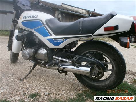 SUZUKI GS 700 E-RŐL:22929 KM-T HASZNÁLT GYÁRI FÉNYEZÉSŰ TANK ...