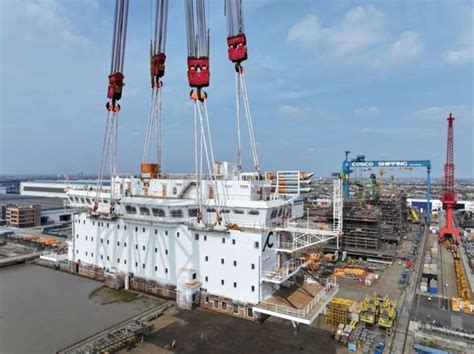 中国で建造中のcadeler X Class1隻目、居住区設置