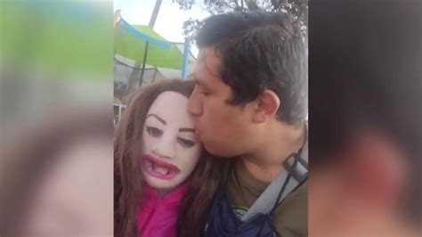 Mann Heiratet Puppe Und Hat Drei Kinder Mit Ihr