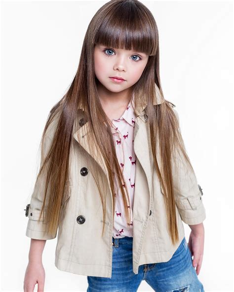 歳の世界でもっとも美しい少女が現実離れするほど可愛すぎる FRONTROW