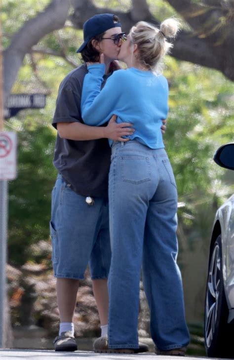 Pitch Perfect Star Anna Camp Makes Out With New Girlfriend Jade Whipkey Nt News