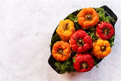 야채와 토마토 소스를 곁들인 후추 다진 고기 공간을 복사합니다 위쪽 보기 0명에 대한 스톡 사진 및 기타 이미지 0명 가득 찬 건강한 식생활 Istock