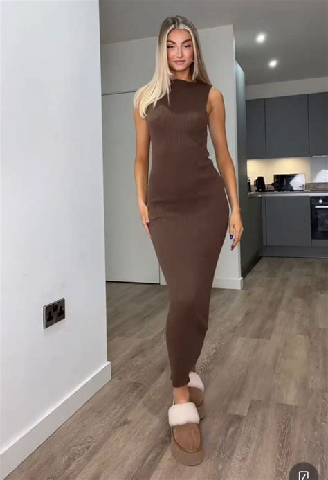 Brown Maxi Dress Outfit 🧸 Maxi Dress Outfit Brown Maxi Dresses