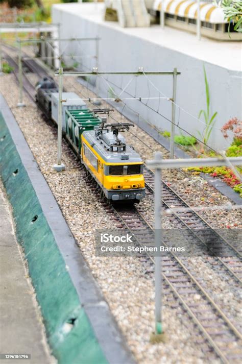 네덜란드에서 출발하는 화물 열차가 접근합니다 기차에 대한 스톡 사진 및 기타 이미지 기차 지속 가능한 자원 0명 Istock
