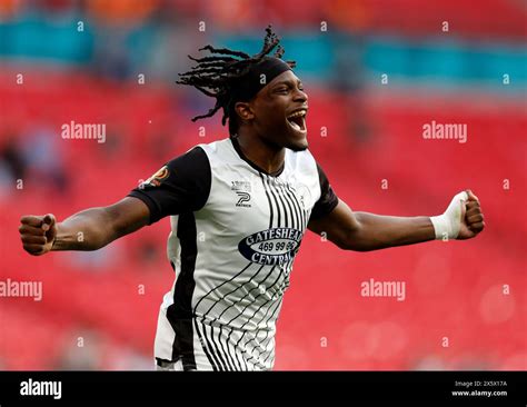 Gatesheads Dajaune Brown Celebrates Victory In The Isuzu Fa Trophy