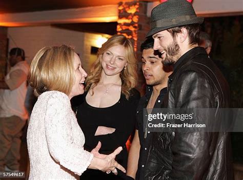 49 Ashton Kutcher Laura Prepon Photos And High Res Pictures Getty Images