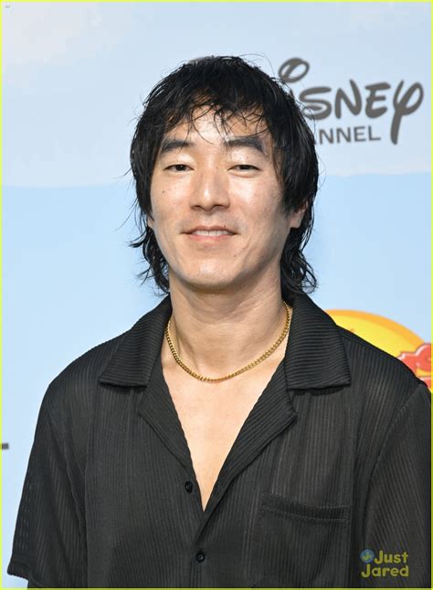 Disney Stars Past Present And Future Attend Phineas And Ferb Season 5 Premiere See All The Pics