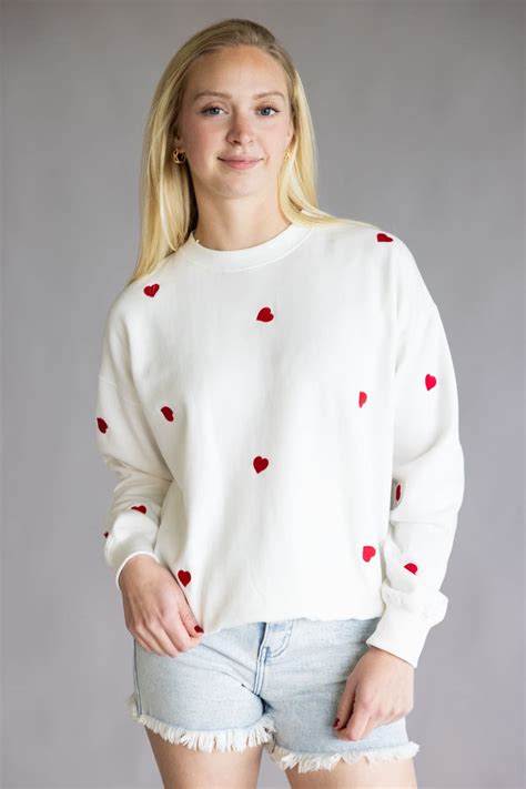1897 Active Embroidered Hearts Fleece Sweatshirt For Women In Ivory Re