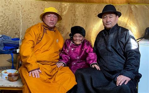 Мөст суманд 100 102 настай 2 буурал амьдарч байна