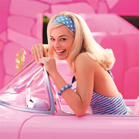 2048x2048 Margot Robbie As Baribe In The Barbie Movie Ipad Air Hd 4k