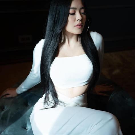 အိပ်ကြပီလားကာကာဒို့ရေ🫶🏻💋 Body Fit Set လေးတအားမိုက်ကာလာ ၃ ရောင်လာတယ် မင်”အဖြူလေးဝတ်ပြထားတယ်နော