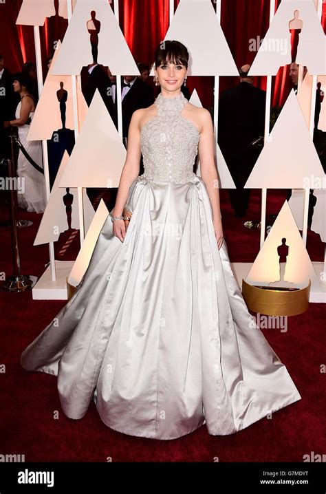 Felicity Jones Bei Der Ankunft Bei Den 87 Academy Awards Im Dolby