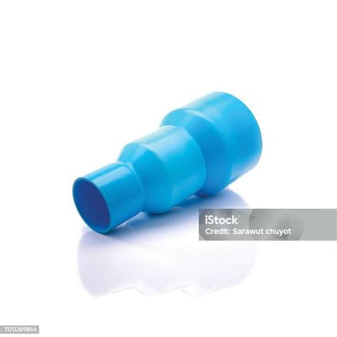 흰색 배경에 격리 된 파란색 Pvc 파이프 연결 0명에 대한 스톡 사진 및 기타 이미지 0명 개체 그룹 곡선 Istock