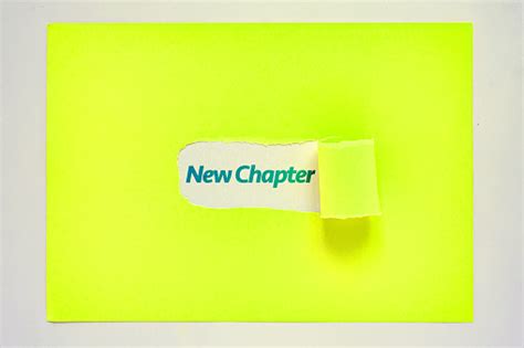 찢어진 면이 있는 용지에 구멍이 뚫리고 텍스트 색상 표면이 있습니다 0명에 대한 스톡 사진 및 기타 이미지 0명 가장자리