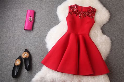 Как украсить платье своими руками Декорирование черного белого