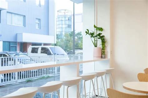 화이트and우드로 깔끔하게 연출한 17평 베이커리 카페 인테리어 수원 장안구 천천동