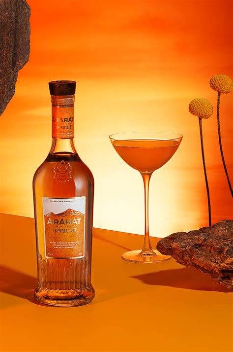 Коньяк ARARAT Apricot (gift box) 0.5 л (АРАРАТ Абрикос спиртной напиток ...
