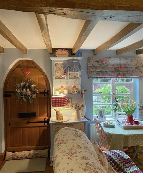English Cottage Style Living Room Cute Cottages Interior Cute