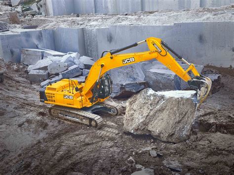 Jcb Launches Heavy Duty Js385lc Hd Excavator In Middle East