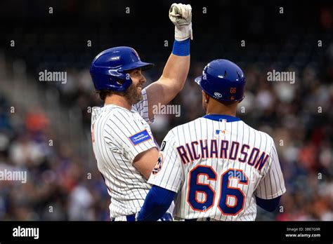 New York Mets Jeff Mcneil 1 Celebrates A Single During The First