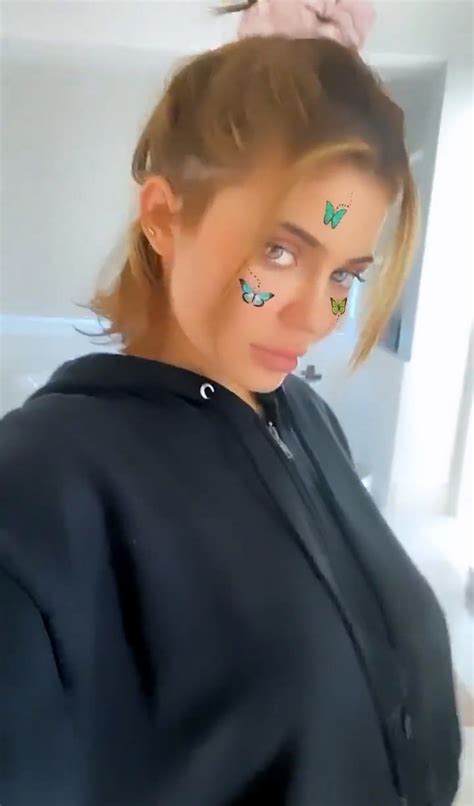 Kylie Jenner Shows Her Real Bob Length Hair In New Makeup Free Photo