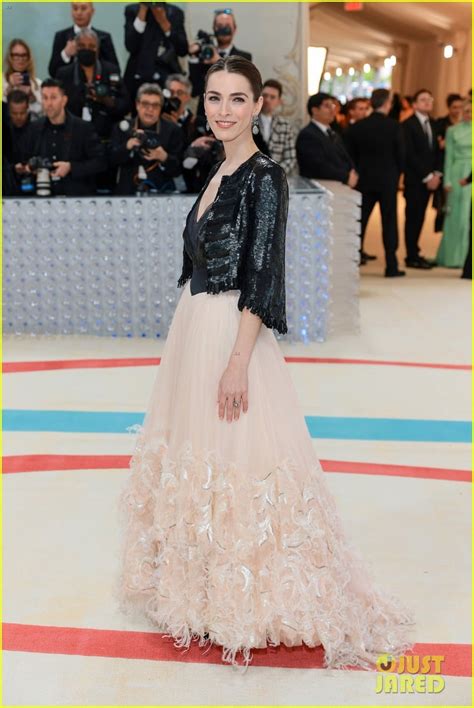 Anna Wintours Daughter Bee Carrozzini And Son Charles Shaffer Arrive