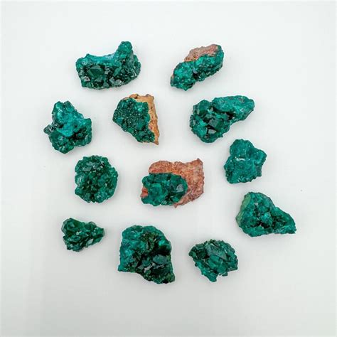Dioptase The Emerald Green Copper Mineral Guide To Identification And Care