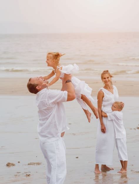 Familia Roupa Branca Praia Imagens Download Grátis No Freepik