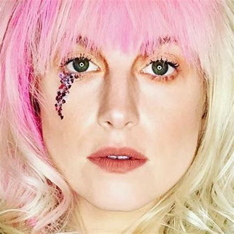 Hayley Williams Makeup Photos And Products Steal Her Style