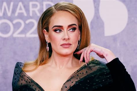 Adele A Aparut In Public Fara Verigheta Vezi Cum A Fost Fotografiata