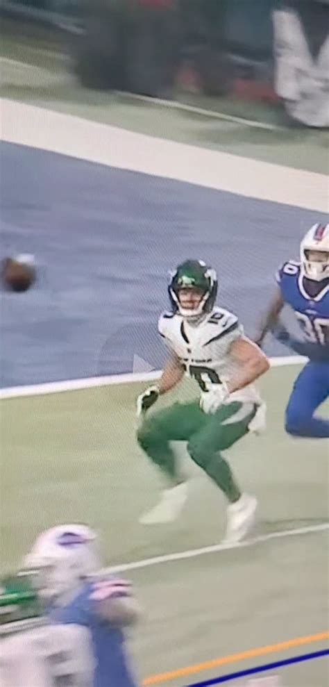 Braxton Helmet Deflection Near The Endzone Vs Bills Rnyjets